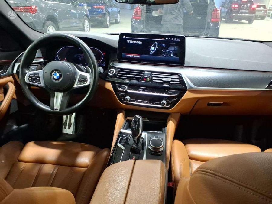 Blue BMW 520 2021 in Vilnius, with an engine capacity of 2.00 L and mileage of 128 thousand km for 29390 €, photo 6 on AUTOMOTO.COM.LV