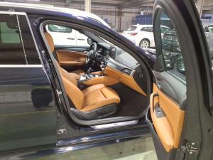 Blue BMW 520 2021 in Vilnius, with an engine capacity of 2.00 L and mileage of 128 thousand km for 29390 €, photo 8 on AUTOMOTO.COM.LV