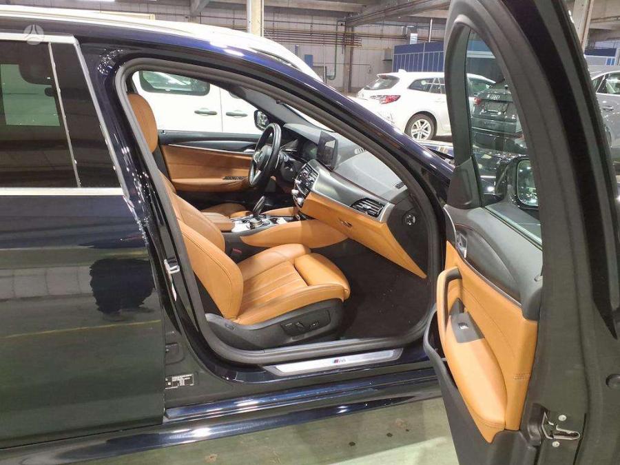 Blue BMW 520 2021 in Vilnius, with an engine capacity of 2.00 L and mileage of 128 thousand km for 29390 €, photo 8 on AUTOMOTO.COM.LV