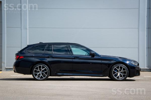 Blue BMW 520 2022 in Riga, with an engine capacity of 2.00 L and mileage of 94 thousand km for 33000 €, photo 2 on AUTOMOTO.COM.LV