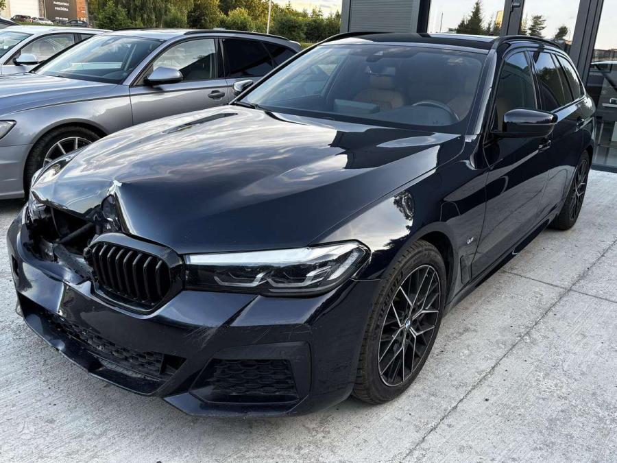 Blue BMW 520 2022 in Utena, with an engine capacity of 2.00 L and mileage of 300 thousand km for 15500 €, photo 1 on AUTOMOTO.COM.LV