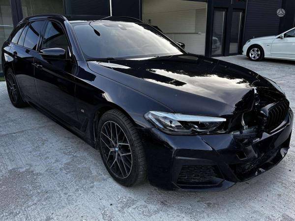 Blue BMW 520 2022 in Utena, with an engine capacity of 2.00 L and mileage of 300 thousand km for 15500 €, photo 2 on AUTOMOTO.COM.LV