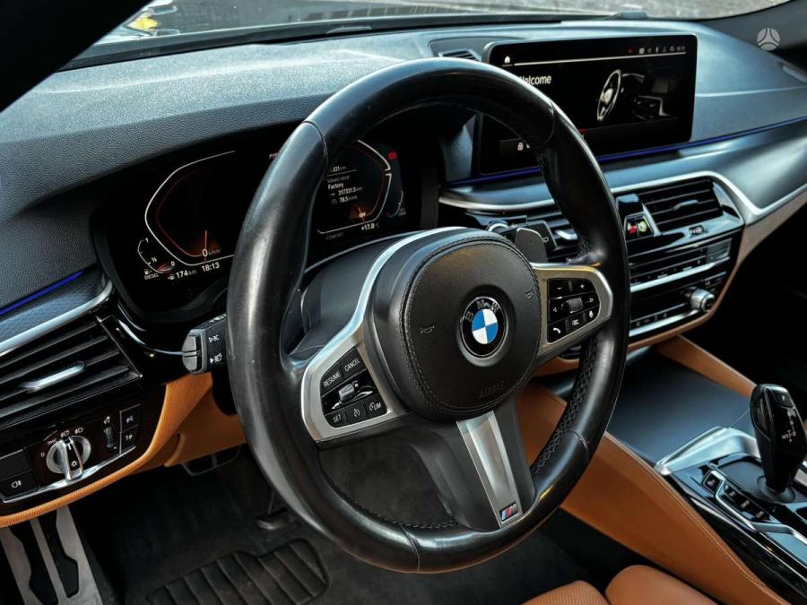 Blue BMW 520 2022 in Utena, with an engine capacity of 2.00 L and mileage of 300 thousand km for 15500 €, photo 11 on AUTOMOTO.COM.LV