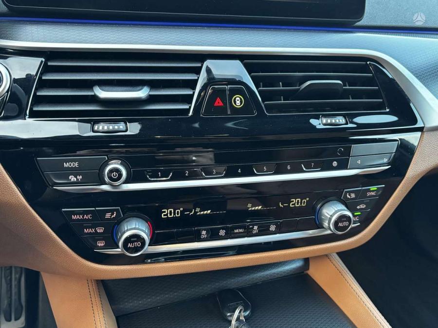Blue BMW 520 2022 in Utena, with an engine capacity of 2.00 L and mileage of 300 thousand km for 15500 €, photo 18 on AUTOMOTO.COM.LV