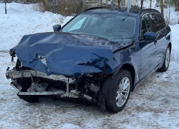 Blue BMW 520 2023 in Trakai, with an engine capacity of 2.00 L and mileage of 65 thousand km for 9300 €, photo 5 on AUTOMOTO.COM.LV