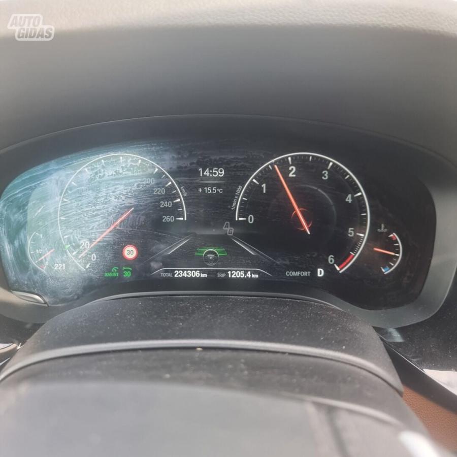 Brown BMW 520 2018 in Vilnius, with an engine capacity of 2.00 L and mileage of 225 thousand km for 16200 €, photo 22 on AUTOMOTO.COM.LV