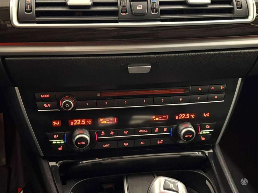 Brown BMW 520 2014 in Marijampole, with an engine capacity of 2.00 L and mileage of 344 thousand km for 10750 €, photo 7 on AUTOMOTO.COM.LV