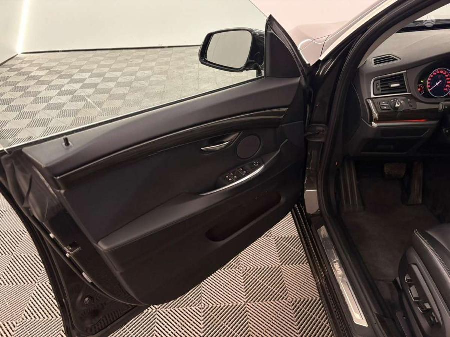 Brown BMW 520 2014 in Marijampole, with an engine capacity of 2.00 L and mileage of 344 thousand km for 10750 €, photo 26 on AUTOMOTO.COM.LV