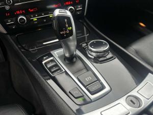 Brown BMW 520 2014 in Utena, with an engine capacity of 2.00 L and mileage of 251 thousand km for 11999 €, photo 18 on AUTOMOTO.COM.LV