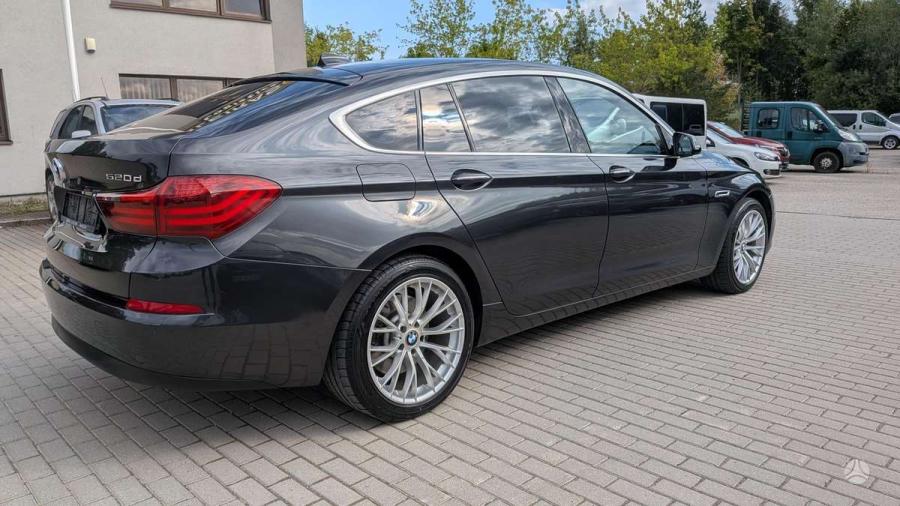 Brown BMW 520 2014 in Utena, with an engine capacity of 2.00 L and mileage of 290 thousand km for 9850 €, photo 8 on AUTOMOTO.COM.LV