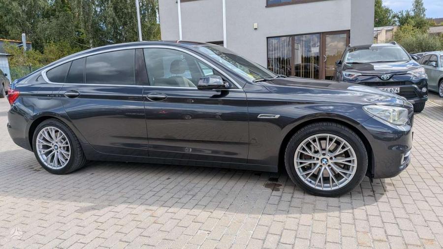 Brown BMW 520 2014 in Utena, with an engine capacity of 2.00 L and mileage of 290 thousand km for 9850 €, photo 17 on AUTOMOTO.COM.LV