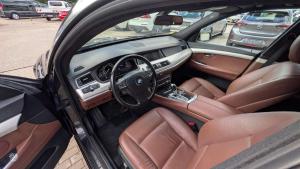 Brown BMW 520 2014 in Utena, with an engine capacity of 2.00 L and mileage of 290 thousand km for 9850 €, photo 22 on AUTOMOTO.COM.LV