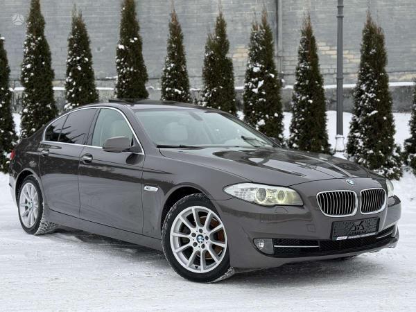 Brown BMW 520 2010 in Siauliai, with an engine capacity of 2.00 L and mileage of 240 thousand km for 9990 €, photo 4 on AUTOMOTO.COM.LV