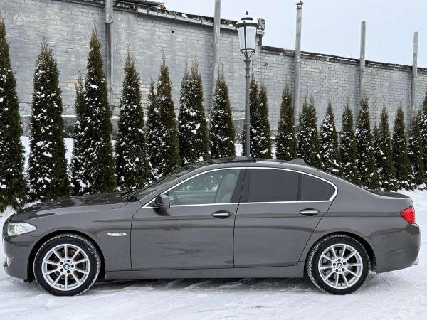 Brown BMW 520 2010 in Siauliai, with an engine capacity of 2.00 L and mileage of 240 thousand km for 9990 €, photo 6 on AUTOMOTO.COM.LV