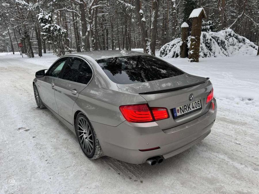 Brown BMW 520 2010 in Kaunas, with an engine capacity of 2.00 L and mileage of 274 thousand km for 7500 €, photo 4 on AUTOMOTO.COM.LV