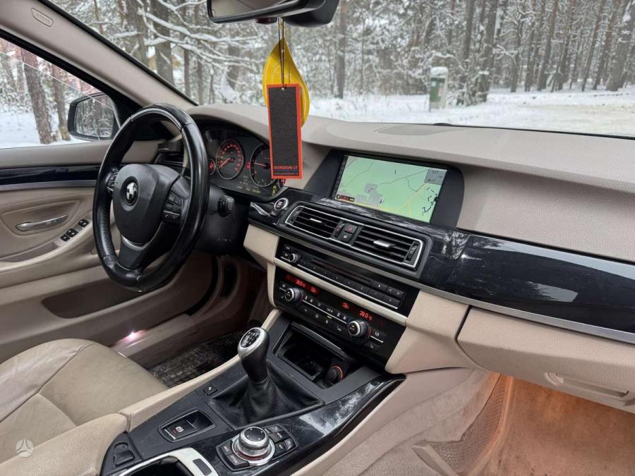 Brown BMW 520 2010 in Kaunas, with an engine capacity of 2.00 L and mileage of 274 thousand km for 7500 €, photo 5 on AUTOMOTO.COM.LV