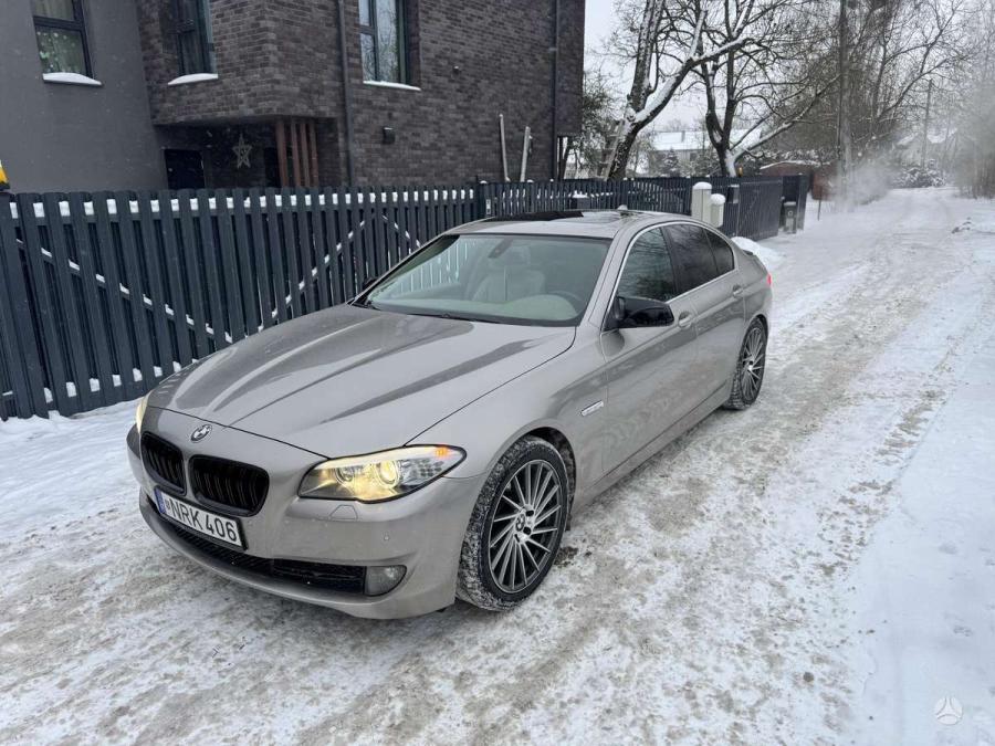 Brown BMW 520 2010 in Kaunas, with an engine capacity of 2.00 L and mileage of 274 thousand km for 7500 €, photo 13 on AUTOMOTO.COM.LV