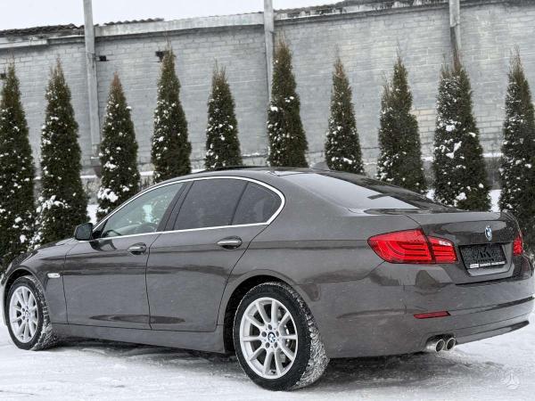 Brown BMW 520 2010 in Siauliai, with an engine capacity of 2.00 L and mileage of 240 thousand km for 9950 €, photo 8 on AUTOMOTO.COM.LV