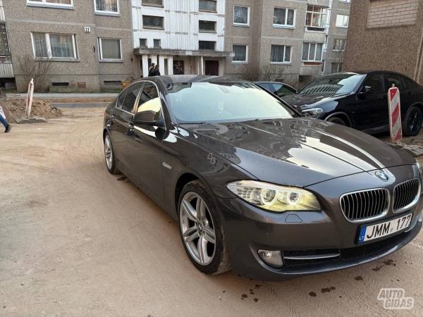 Brown BMW 520 2010 in Vilnius, with an engine capacity of 2.00 L and mileage of 290 thousand km for 7200 €, photo 2 on AUTOMOTO.COM.LV