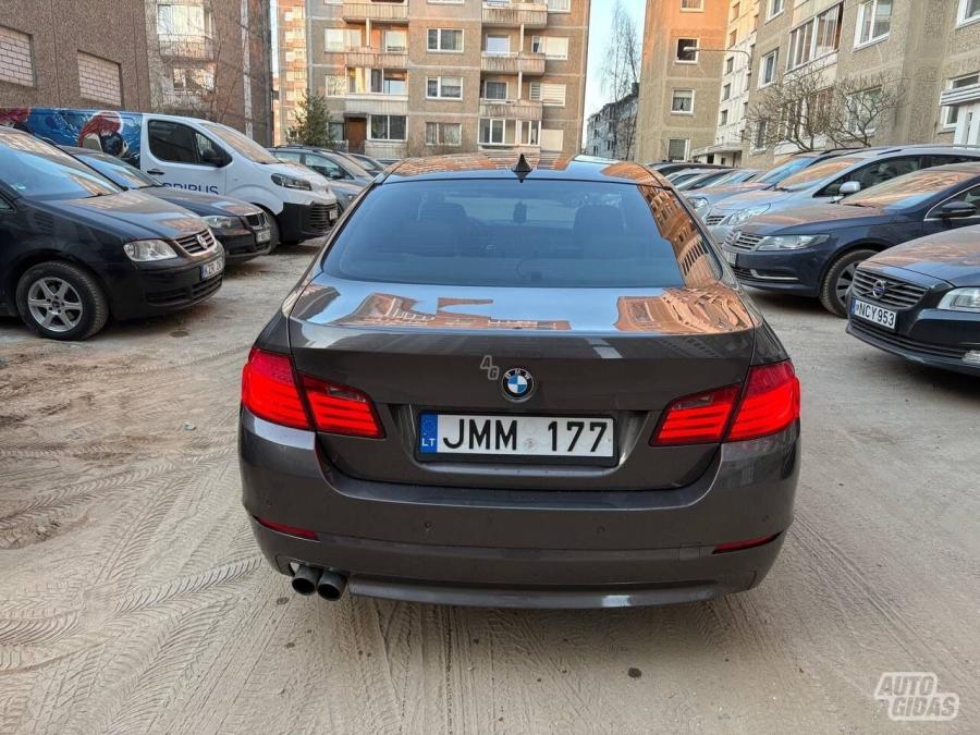 Brown BMW 520 2010 in Vilnius, with an engine capacity of 2.00 L and mileage of 290 thousand km for 7200 €, photo 6 on AUTOMOTO.COM.LV