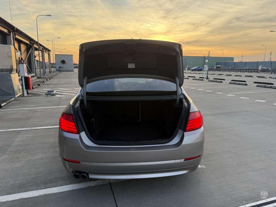 Brūns BMW 520 2010 Kauņa, ar dzinēja tilpumu 2.00 L un nobraukumu 379 tūkst. km par 7700 €, foto 7 vietnē AUTOMOTO.COM.LV