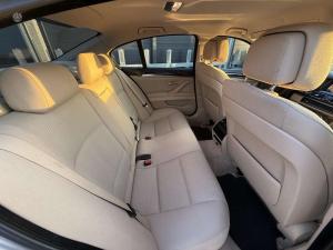 Brūns BMW 520 2010 Kauņa, ar dzinēja tilpumu 2.00 L un nobraukumu 379 tūkst. km par 7700 €, foto 17 vietnē AUTOMOTO.COM.LV