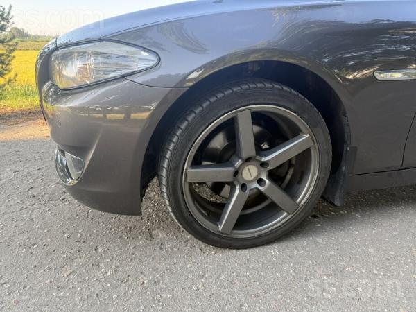 Brown BMW 520 2011 in Jelgava, with an engine capacity of 2.00 L and mileage of 300 thousand km for 8200 €, photo 4 on AUTOMOTO.COM.LV
