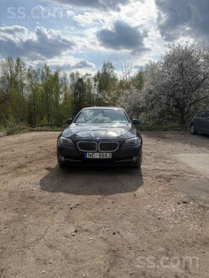 Brown BMW 520 2012 in Riga, with an engine capacity of 2.00 L and mileage of 283 thousand km for 10500 €, photo 3 on AUTOMOTO.COM.LV
