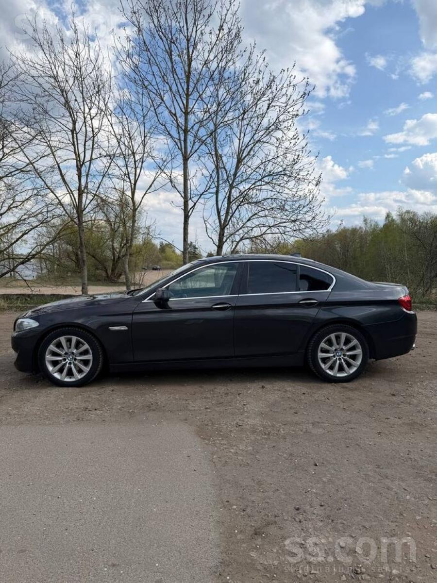 Brown BMW 520 2012 in Riga, with an engine capacity of 2.00 L and mileage of 283 thousand km for 10500 €, photo 4 on AUTOMOTO.COM.LV