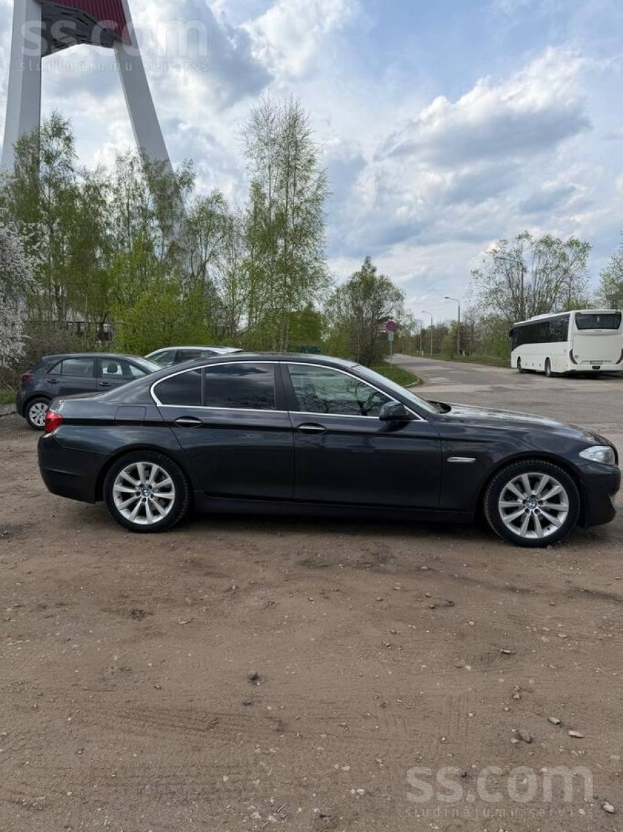 Brown BMW 520 2012 in Riga, with an engine capacity of 2.00 L and mileage of 283 thousand km for 10500 €, photo 6 on AUTOMOTO.COM.LV