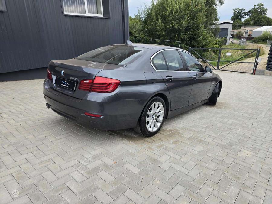 Brown BMW 520 2016 in Telschi, with an engine capacity of 2.00 L and mileage of 226 thousand km for 10999 €, photo 8 on AUTOMOTO.COM.LV