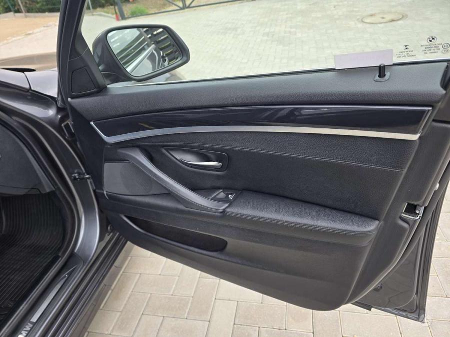Brown BMW 520 2016 in Telschi, with an engine capacity of 2.00 L and mileage of 226 thousand km for 10999 €, photo 29 on AUTOMOTO.COM.LV