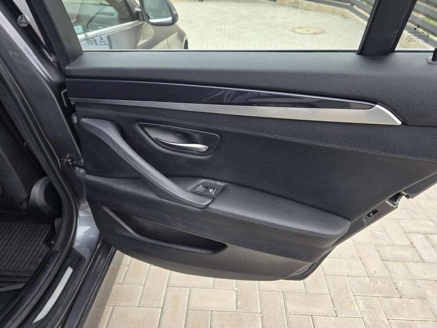 Brown BMW 520 2016 in Telschi, with an engine capacity of 2.00 L and mileage of 226 thousand km for 10999 €, photo 33 on AUTOMOTO.COM.LV