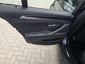 Brown BMW 520 2016 in Telschi, with an engine capacity of 2.00 L and mileage of 226 thousand km for 10999 €, photo 38 on AUTOMOTO.COM.LV