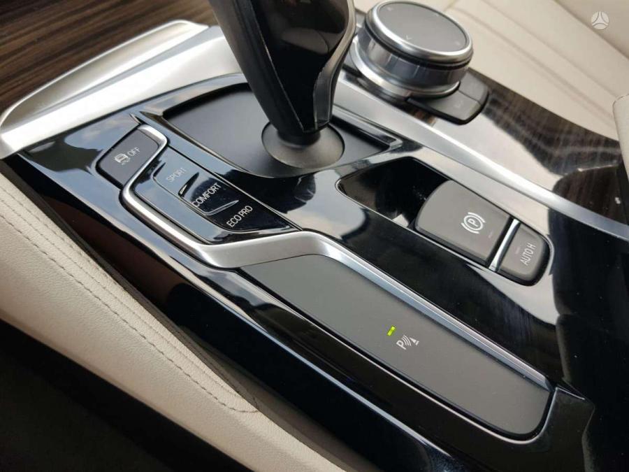 Brown BMW 520 2017 in Siauliai, with an engine capacity of 2.00 L and mileage of 96 thousand km for 18900 €, photo 21 on AUTOMOTO.COM.LV