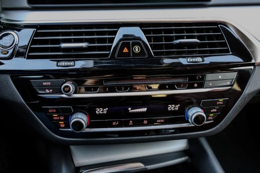 Brūns BMW 520 2018 Rīga, ar dzinēja tilpumu 2.00 L un nobraukumu 230 tūkst. km par 21500 €, foto 22 vietnē AUTOMOTO.COM.LV