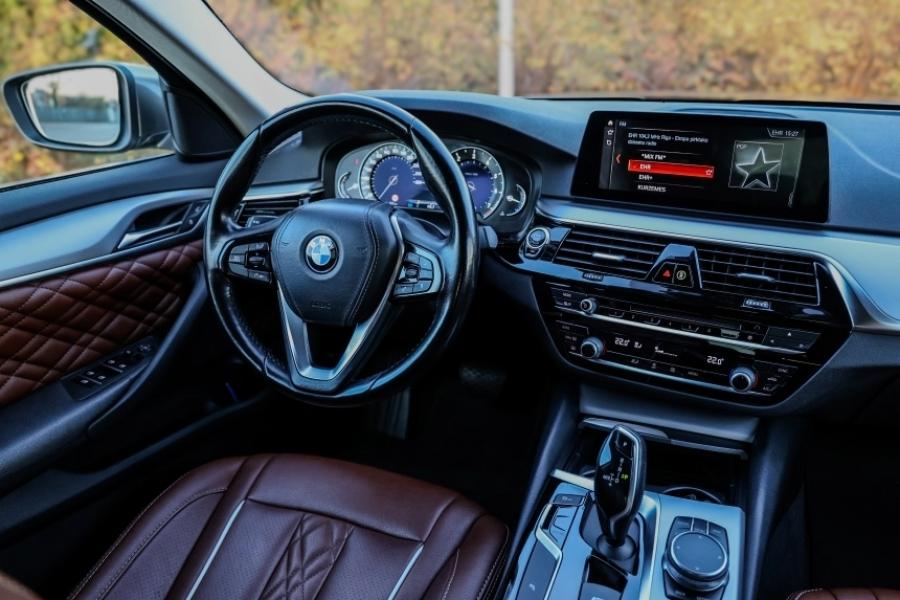 Brūns BMW 520 2018 Rīga, ar dzinēja tilpumu 2.00 L un nobraukumu 230 tūkst. km par 21500 €, foto 30 vietnē AUTOMOTO.COM.LV