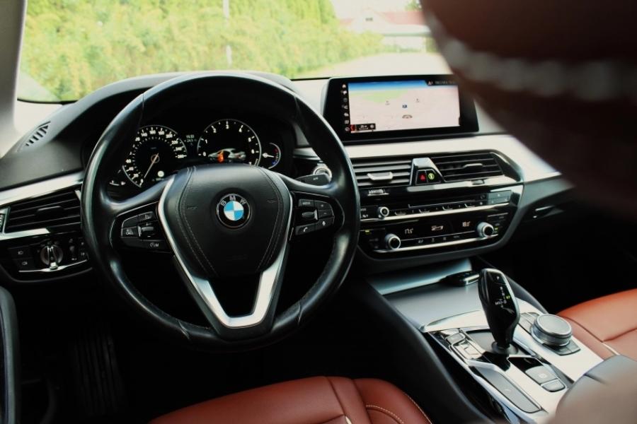 Brūns BMW 520 2018 Rīga, ar dzinēja tilpumu 2.00 L un nobraukumu 230 tūkst. km par 21500 €, foto 35 vietnē AUTOMOTO.COM.LV