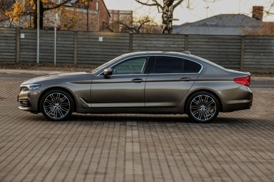 Brūns BMW 520 2018 Rīga, ar dzinēja tilpumu 2.00 L un nobraukumu 230 tūkst. km par 21500 €, foto 44 vietnē AUTOMOTO.COM.LV