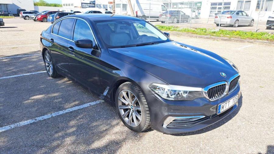 Brown BMW 520 2018 in Vilnius, with an engine capacity of 2.00 L and mileage of 223 thousand km for 19900 €, photo 3 on AUTOMOTO.COM.LV