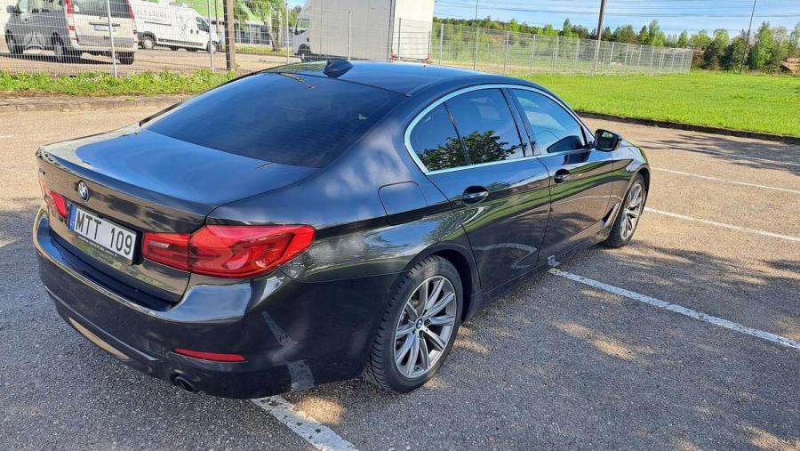 Brown BMW 520 2018 in Vilnius, with an engine capacity of 2.00 L and mileage of 223 thousand km for 19900 €, photo 4 on AUTOMOTO.COM.LV