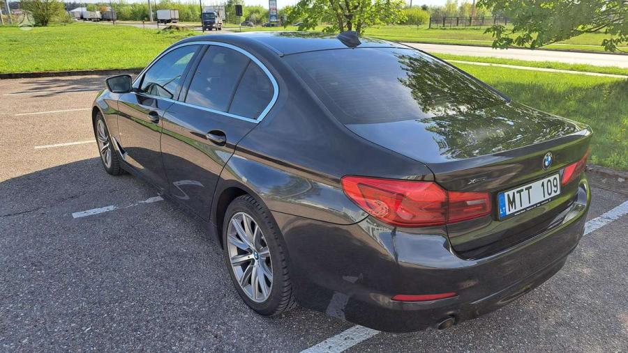 Brown BMW 520 2018 in Vilnius, with an engine capacity of 2.00 L and mileage of 223 thousand km for 19900 €, photo 5 on AUTOMOTO.COM.LV
