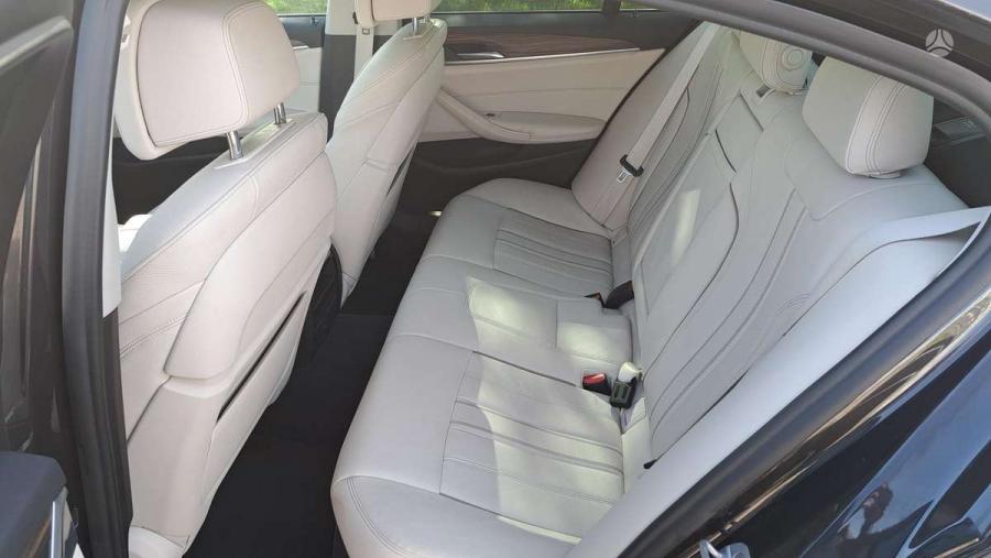 Brown BMW 520 2018 in Vilnius, with an engine capacity of 2.00 L and mileage of 223 thousand km for 19900 €, photo 10 on AUTOMOTO.COM.LV