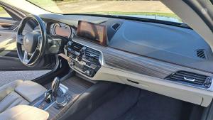 Brown BMW 520 2018 in Vilnius, with an engine capacity of 2.00 L and mileage of 223 thousand km for 19900 €, photo 13 on AUTOMOTO.COM.LV