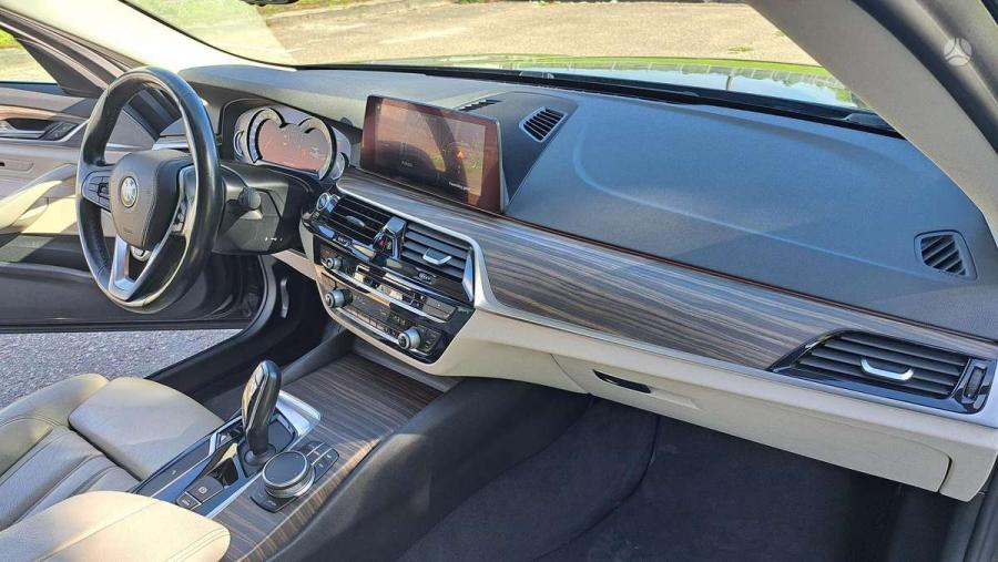 Brown BMW 520 2018 in Vilnius, with an engine capacity of 2.00 L and mileage of 223 thousand km for 19900 €, photo 13 on AUTOMOTO.COM.LV