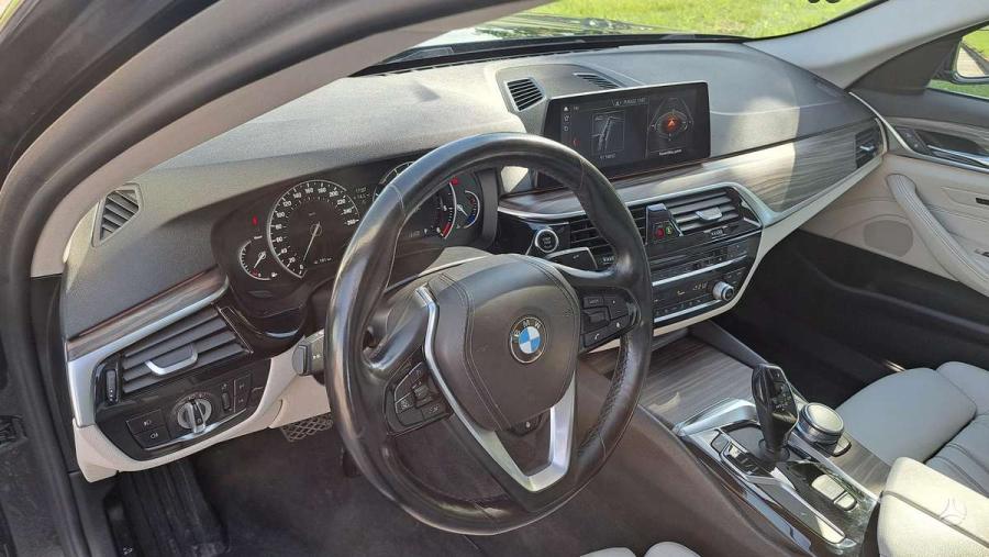 Brown BMW 520 2018 in Vilnius, with an engine capacity of 2.00 L and mileage of 223 thousand km for 19900 €, photo 15 on AUTOMOTO.COM.LV