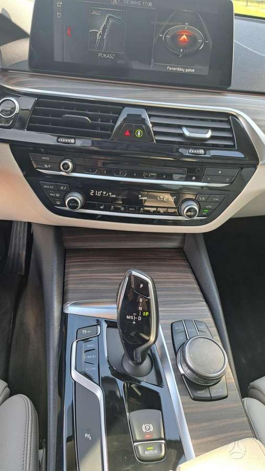 Brown BMW 520 2018 in Vilnius, with an engine capacity of 2.00 L and mileage of 223 thousand km for 19900 €, photo 16 on AUTOMOTO.COM.LV