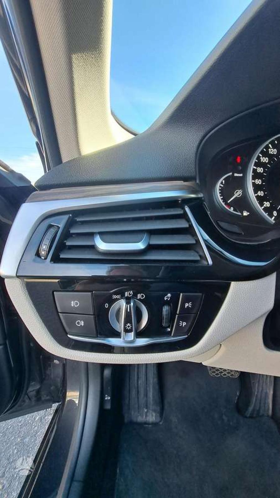 Brown BMW 520 2018 in Vilnius, with an engine capacity of 2.00 L and mileage of 223 thousand km for 19900 €, photo 19 on AUTOMOTO.COM.LV