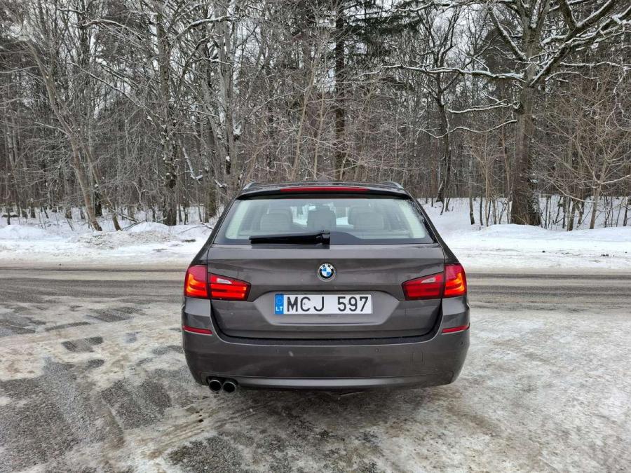 Brūns BMW 520 2010 Alīta, ar dzinēja tilpumu 2.00 L un nobraukumu 348 tūkst. km par 6700 €, foto 20 vietnē AUTOMOTO.COM.LV