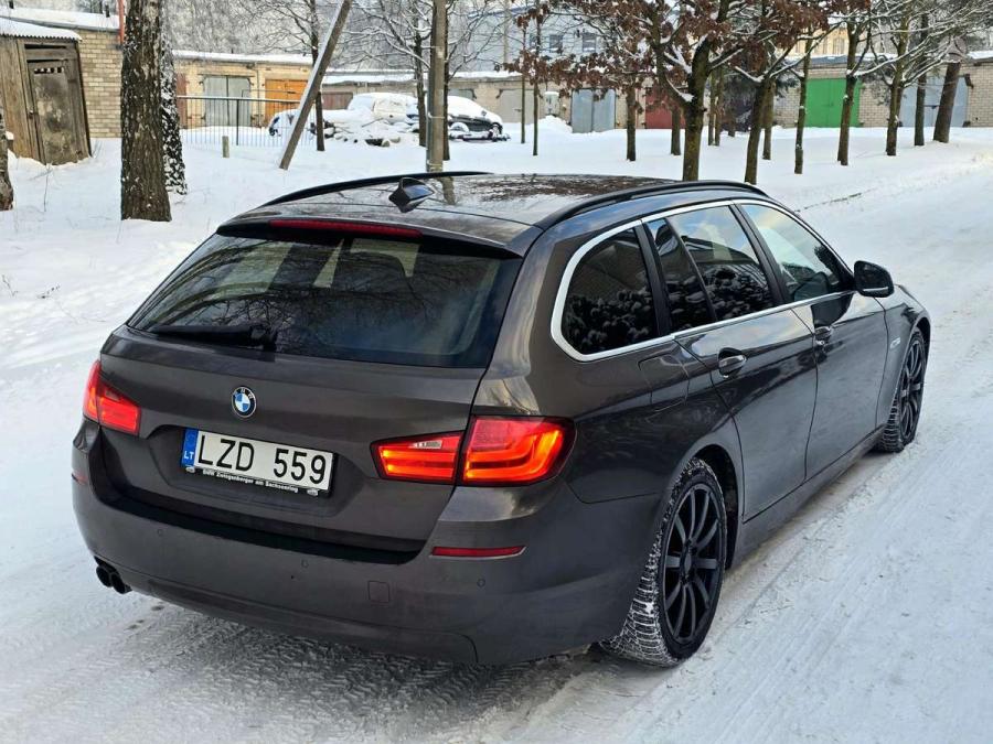 Brown BMW 520 2011 in Radviliskis, with an engine capacity of 2.00 L and mileage of 311 thousand km for 6700 €, photo 5 on AUTOMOTO.COM.LV